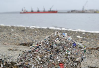 Plastic washes up on Maine shore from RDF bale - letsrecycle.com