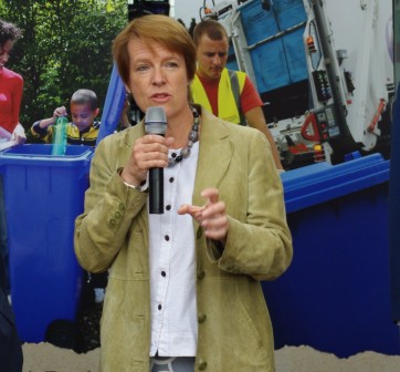 Spelman endorses recycling and points to waste review - letsrecycle.com