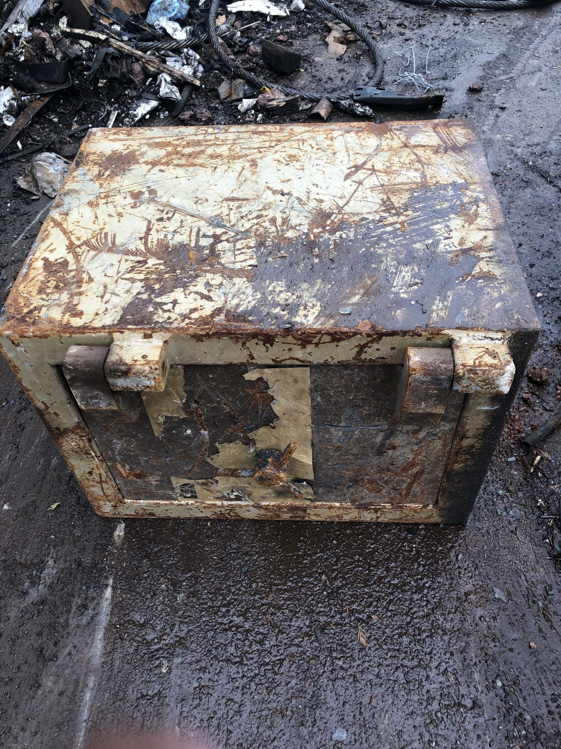Sackers donates £20,000 found in safe - letsrecycle.com