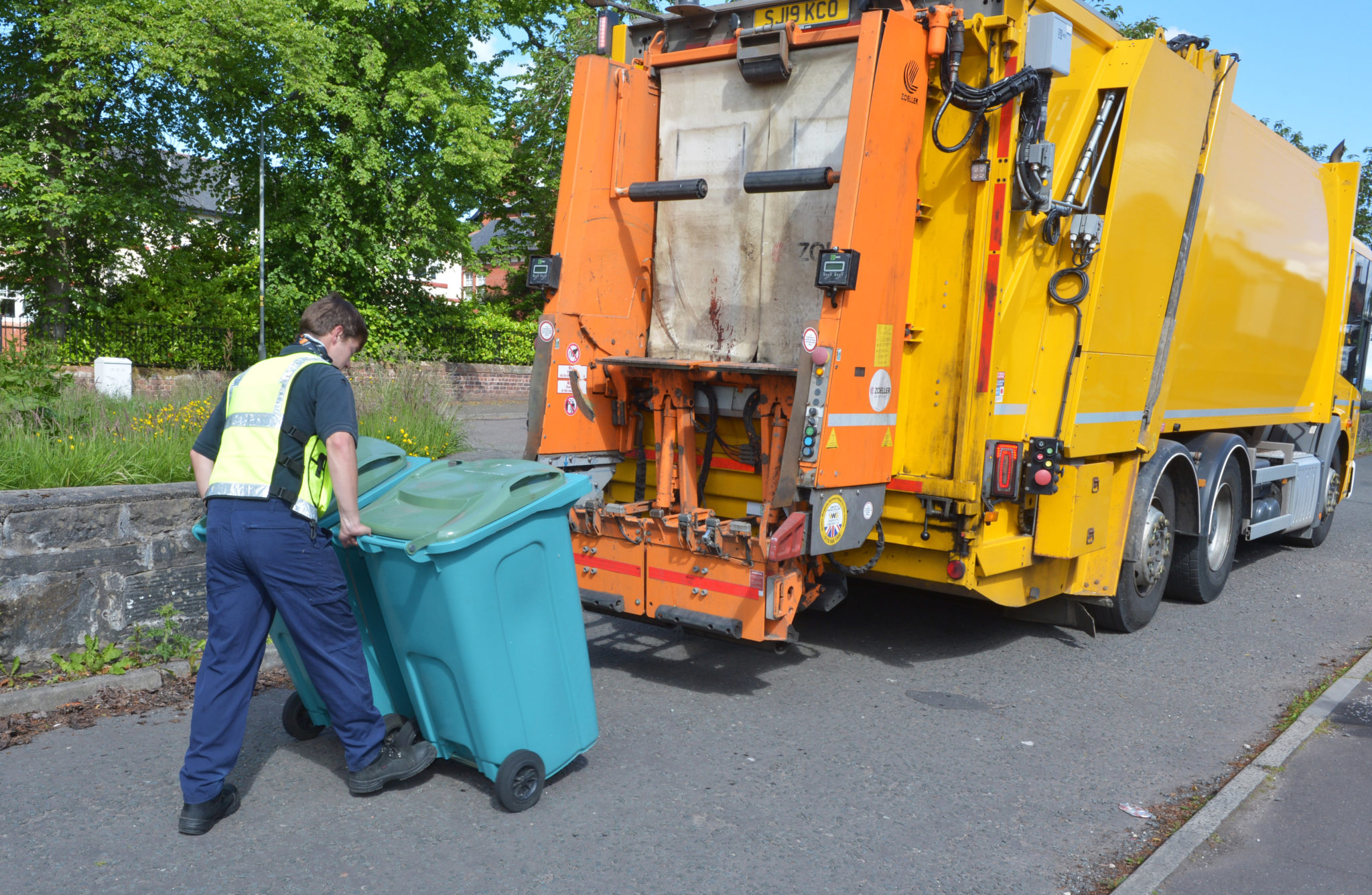 Scottish waste services avoiding Covid disruption - letsrecycle.com