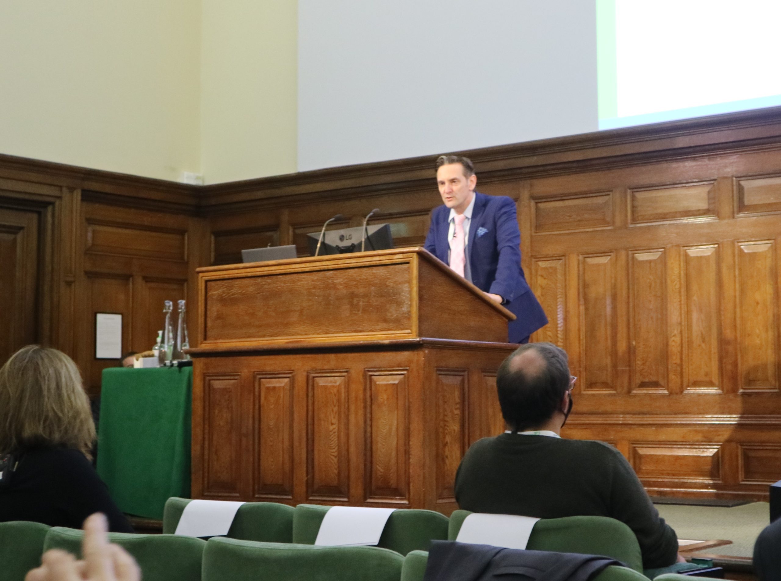 Defra coy on delay to mandatory food waste collections - letsrecycle.com