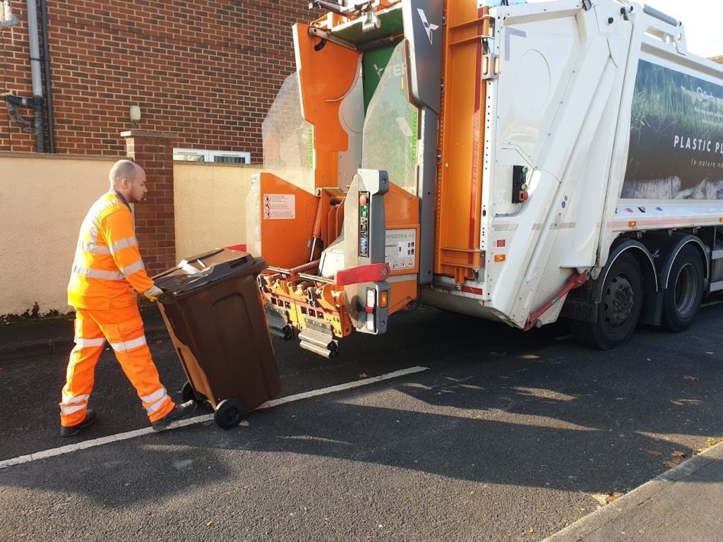 Councils drafting in staff to aid collections, LARAC says - letsrecycle.com