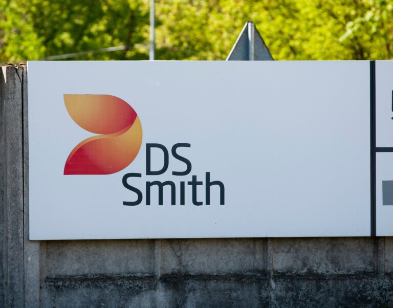 DS Smith turns to smart tech with BeFC - letsrecycle.com