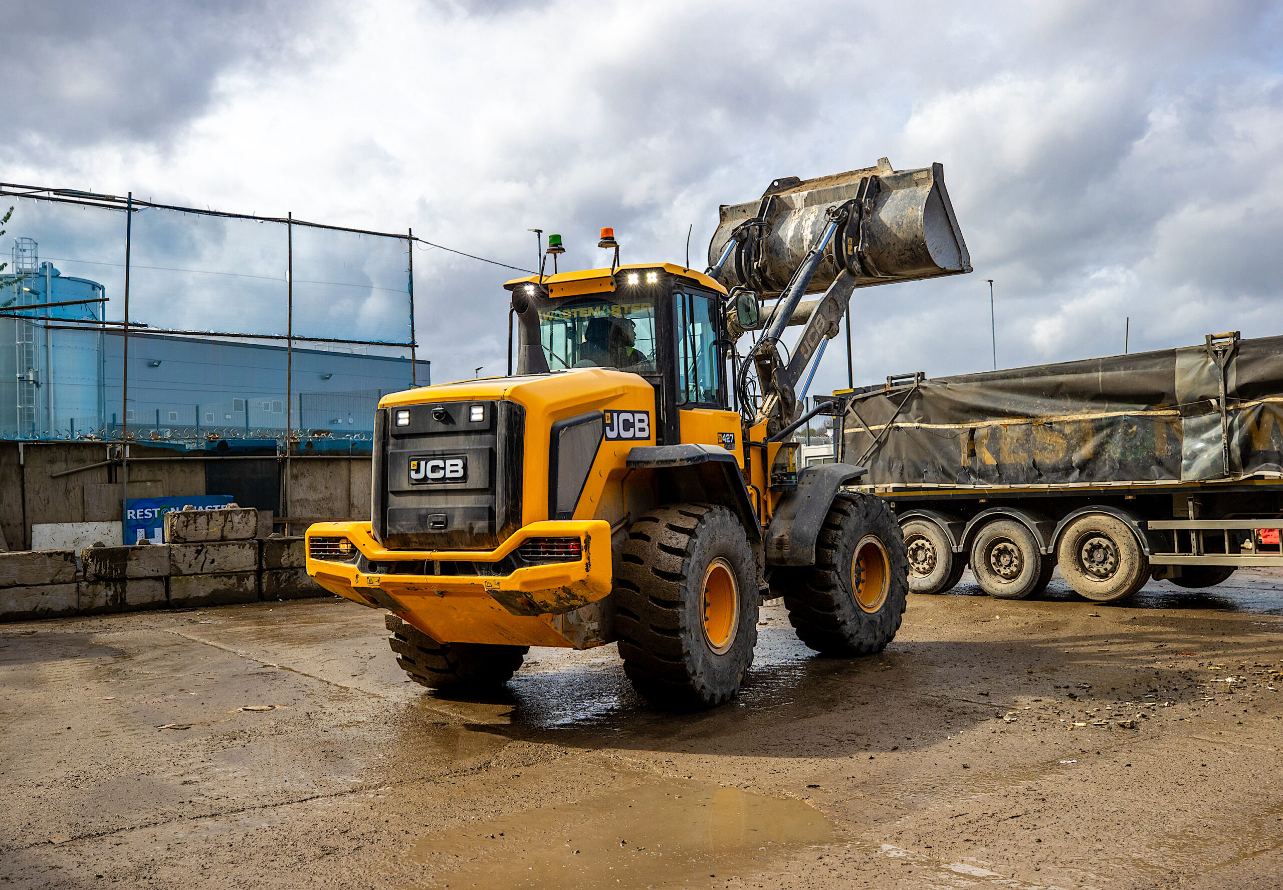 Reston Waste purchases £2m worth of JCB machinery - letsrecycle.com